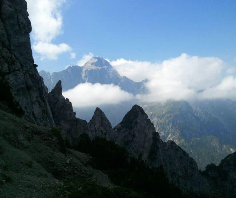 Escursione guidata al balcone dei Laghi di Fusine sull'anello della ...