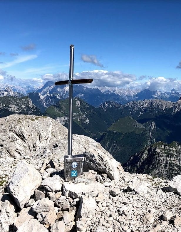 Unprecedented and adventurous loop hike for trained hikers in the ...